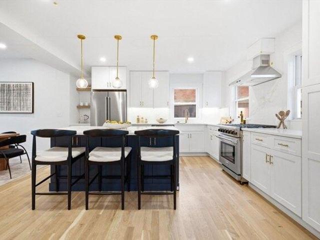 house with 5 bedroom, Melrose MA ES105094382