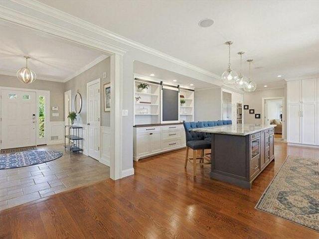house with 5 bedroom, Melrose MA ES103034194