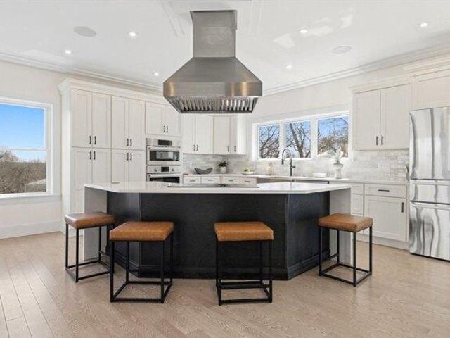 house with 5 bedroom, Melrose MA ES103886494