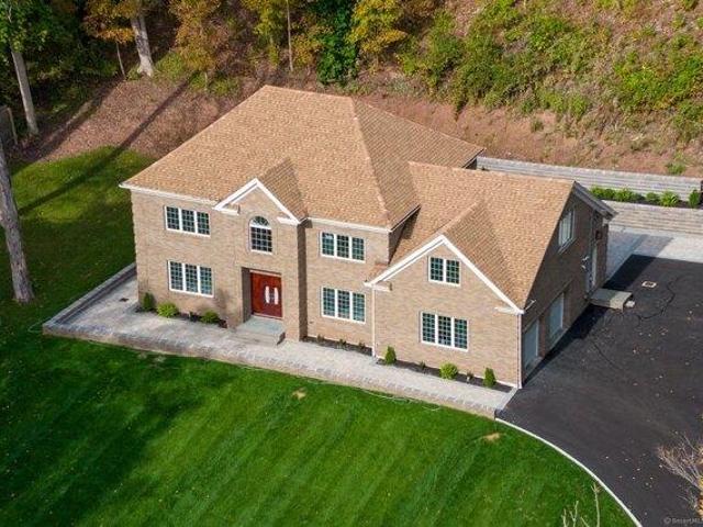 house with 5 bedroom, Meriden CT ES104333085