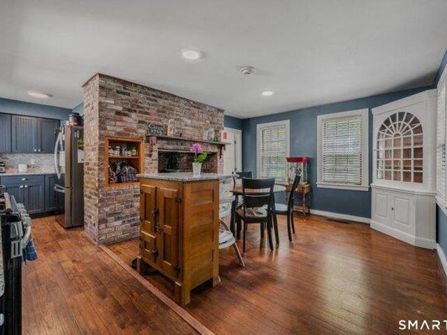 house with 5 bedroom, Meriden CT ES103070848