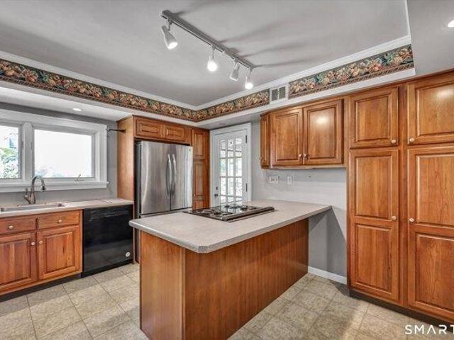 house with 5 bedroom, Meriden CT ES103928845