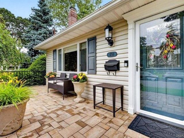 house with 5 bedroom, Merrick NY ES104906209