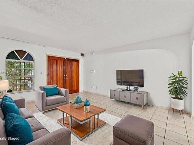 house with 5 bedroom, Miami FL DLS92751798