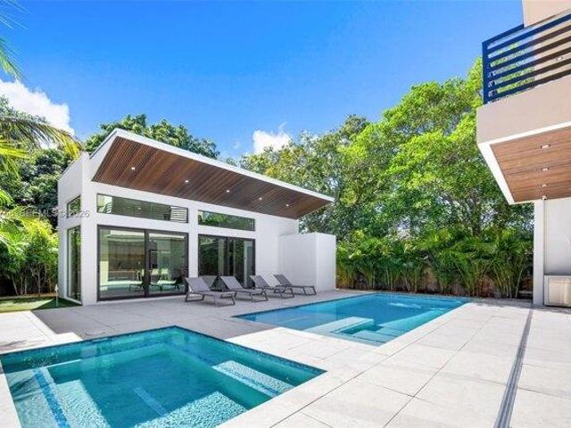 house with 5 bedroom, Miami FL ES104899358