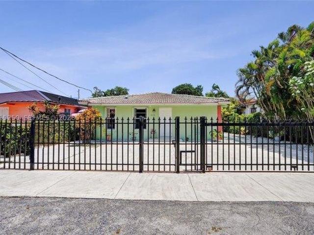 house with 5 bedroom, Miami FL ES104900563