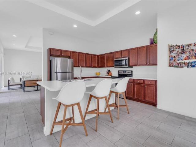 house with 5 bedroom, Miami Fl FL DS102397023