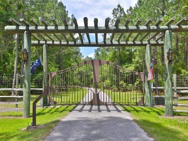 house with 5 bedroom, Micanopy FL DLS92189543