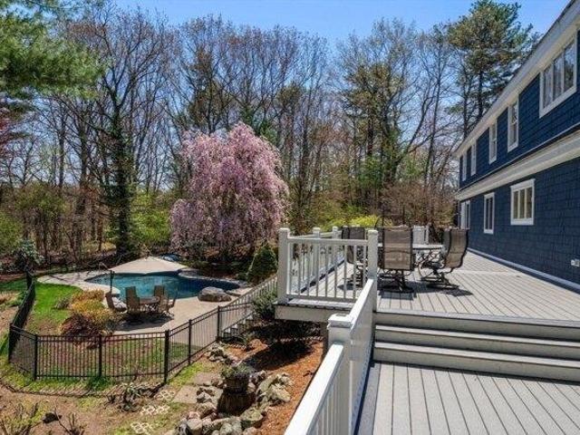 house with 5 bedroom, Middleton MA ES104152165