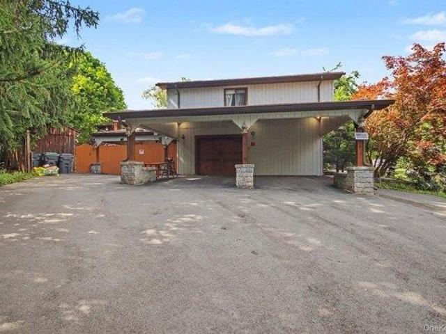 house with 5 bedroom, Middletown NY ES105205544