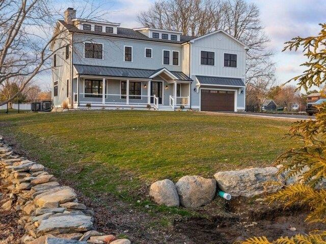 house with 5 bedroom, Middletown RI DLS101604818