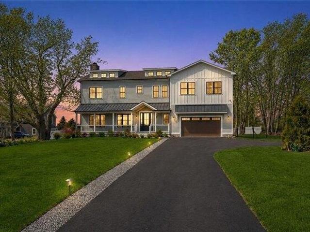 house with 5 bedroom, Middletown RI DS104044411