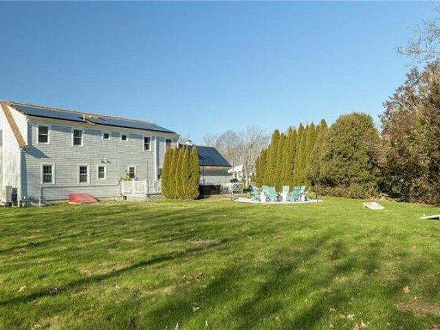 house with 5 bedroom, Middletown RI ES104042946