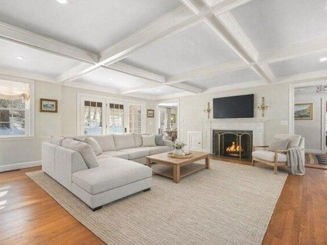 house with 5 bedroom, Milton MA ES103439137