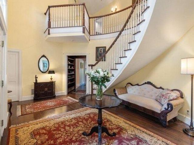 house with 5 bedroom, Milton MA ES104650121