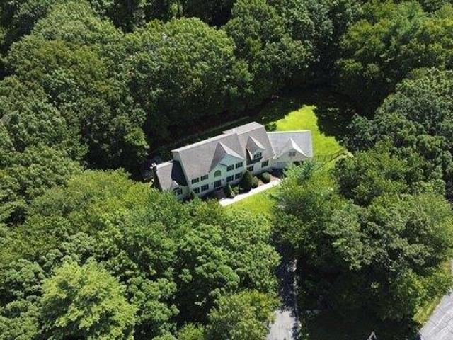 house with 5 bedroom, Milford MA ES105109239