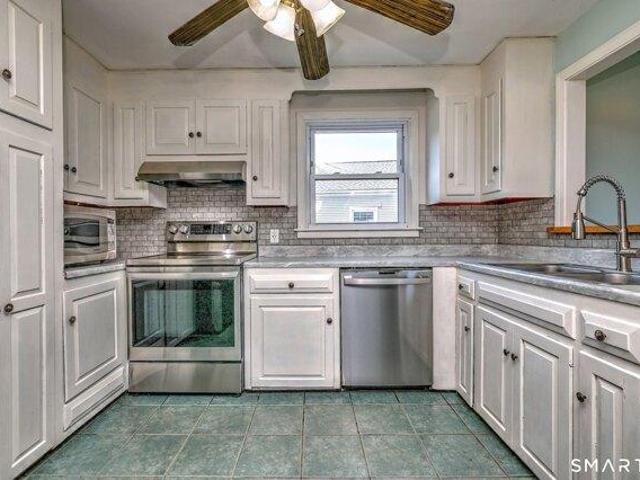 house with 5 bedroom, Milford CT DS102216939