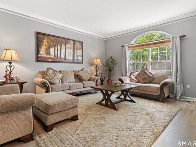 house with 5 bedroom, Milford CT ES104264666