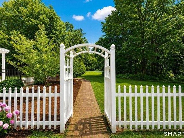 house with 5 bedroom, Milford CT ES103499175