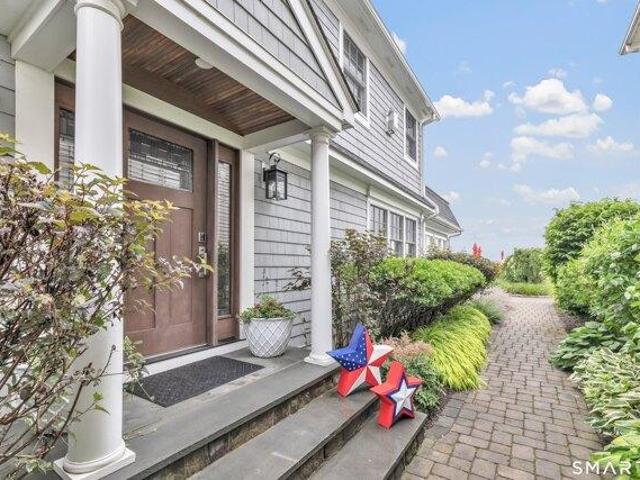 house with 5 bedroom, Milford CT ES103624691