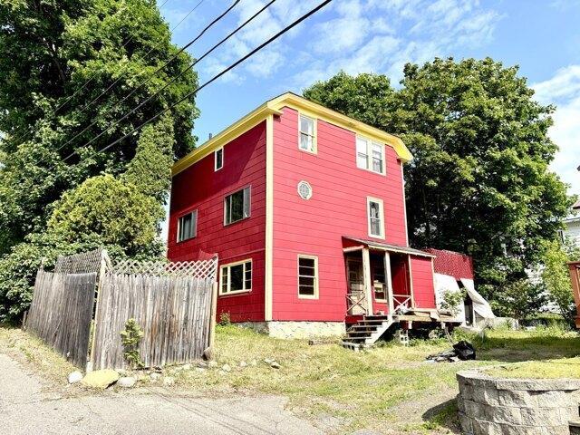 house with 5 bedroom, Millinocket ME ES104809427