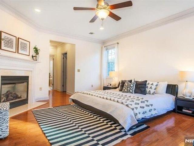 house with 5 bedroom, Montclair NJ ES104569457