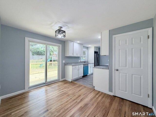 house with 5 bedroom, Montville CT ES103437900