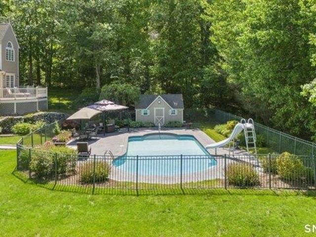 house with 5 bedroom, Monroe CT DLS103098651