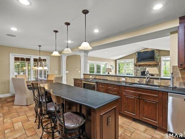 house with 5 bedroom, Monroe CT ES103073266