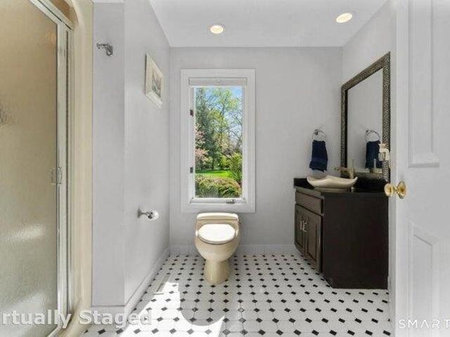 house with 5 bedroom, Monroe CT ES105142176