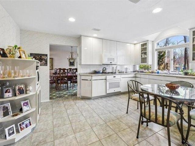 house with 5 bedroom, Monsey NY ES105191292