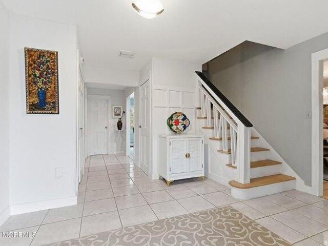 house with 5 bedroom, Morganville NJ ES105176444