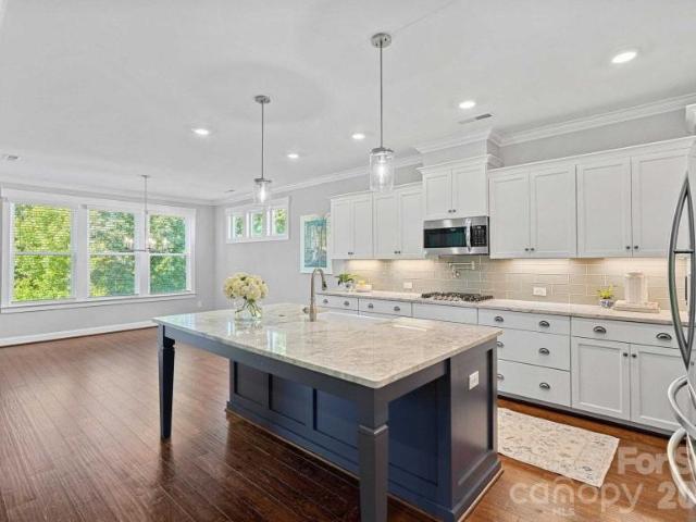 house with 5 bedroom, NC NC ES102339334