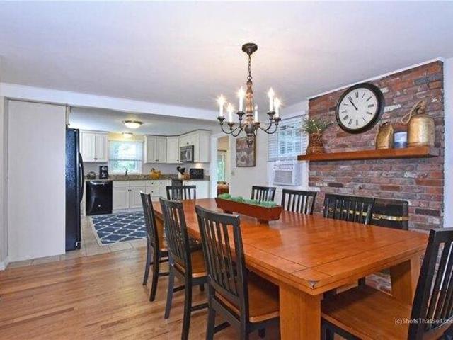 house with 5 bedroom, Narragansett RI ES103966504