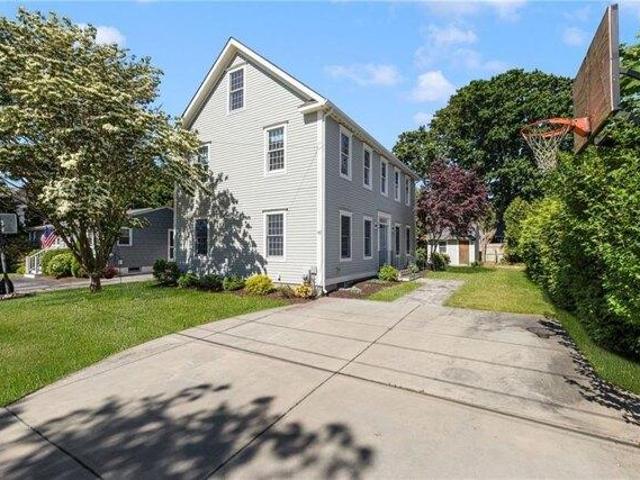 house with 5 bedroom, Narragansett RI ES105107643