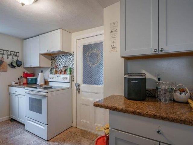 house with 5 bedroom, Nashua NH ES104605327