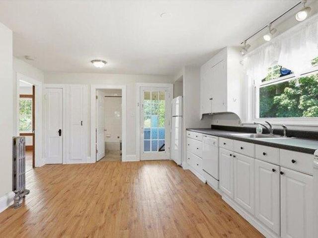 house with 5 bedroom, Nashua NH ES104075943
