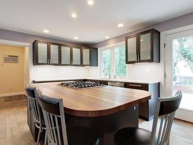 house with 5 bedroom, Nashua NH ES105080263