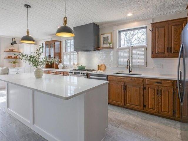 house with 5 bedroom, Nashua NH ES105108355