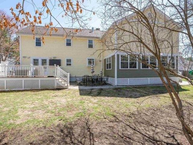 house with 5 bedroom, Nashua NH ES105175736