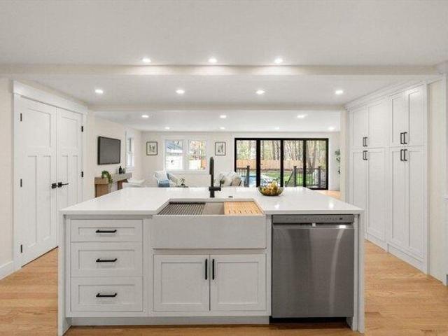 house with 5 bedroom, Natick MA ES103663410