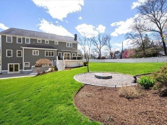 house with 5 bedroom, Natick MA ES105041097