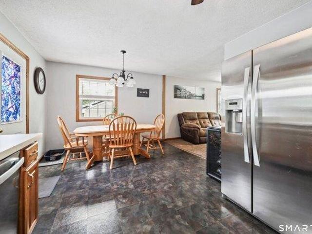 house with 5 bedroom, Naugatuck CT ES104443624