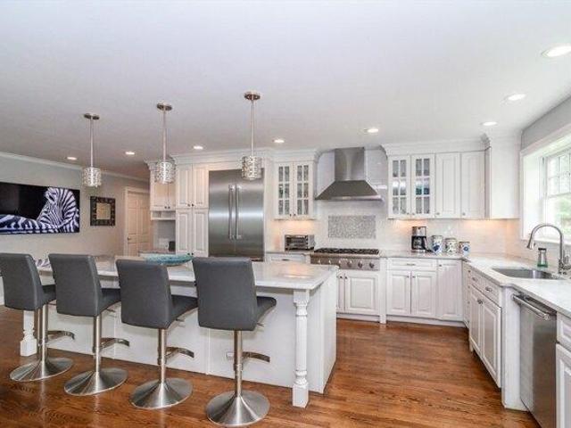 house with 5 bedroom, Needham MA DLS102446658