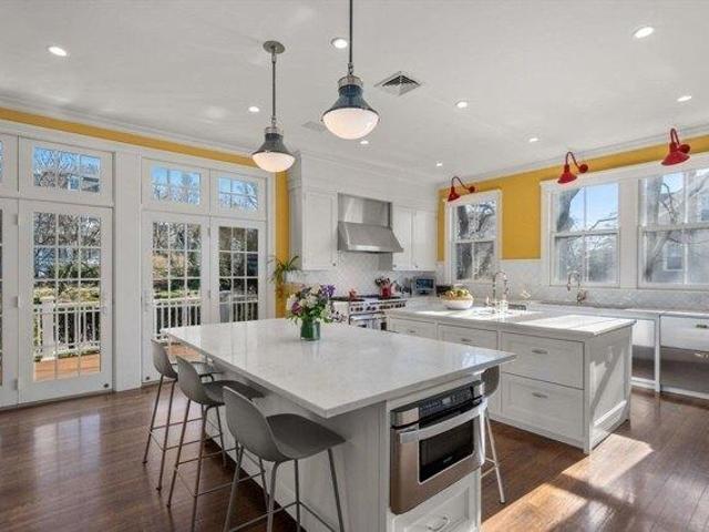 house with 5 bedroom, Newton MA DLS102585469