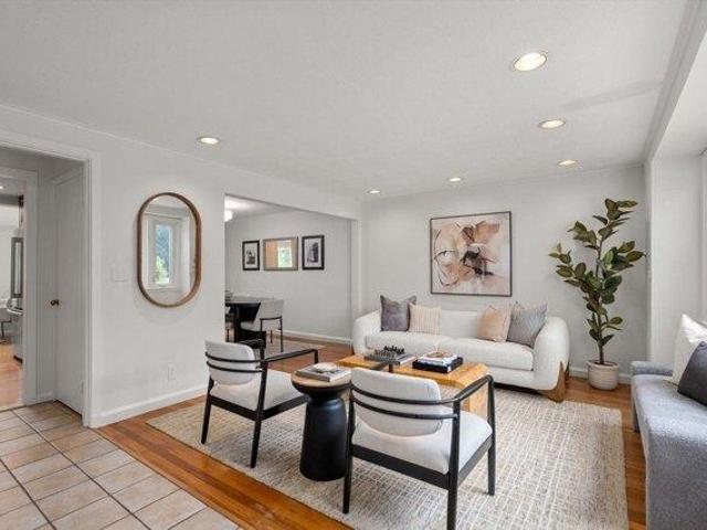 house with 5 bedroom, Newton MA DLS102594288