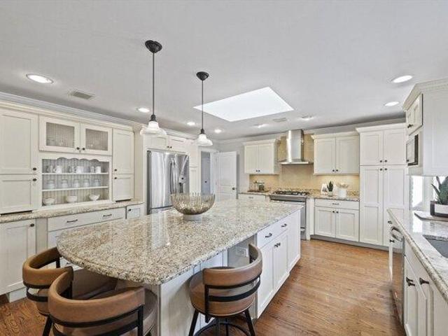house with 5 bedroom, Newton MA DLS102761569