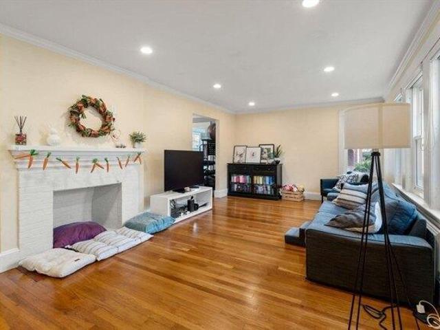 house with 5 bedroom, Newton MA DS102560746