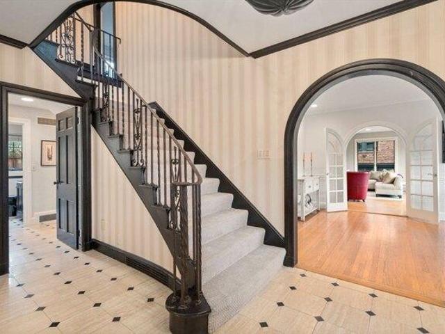 house with 5 bedroom, Newton MA DS102211987