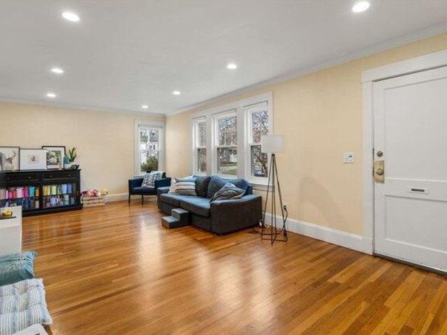 house with 5 bedroom, Newton MA ES102960150
